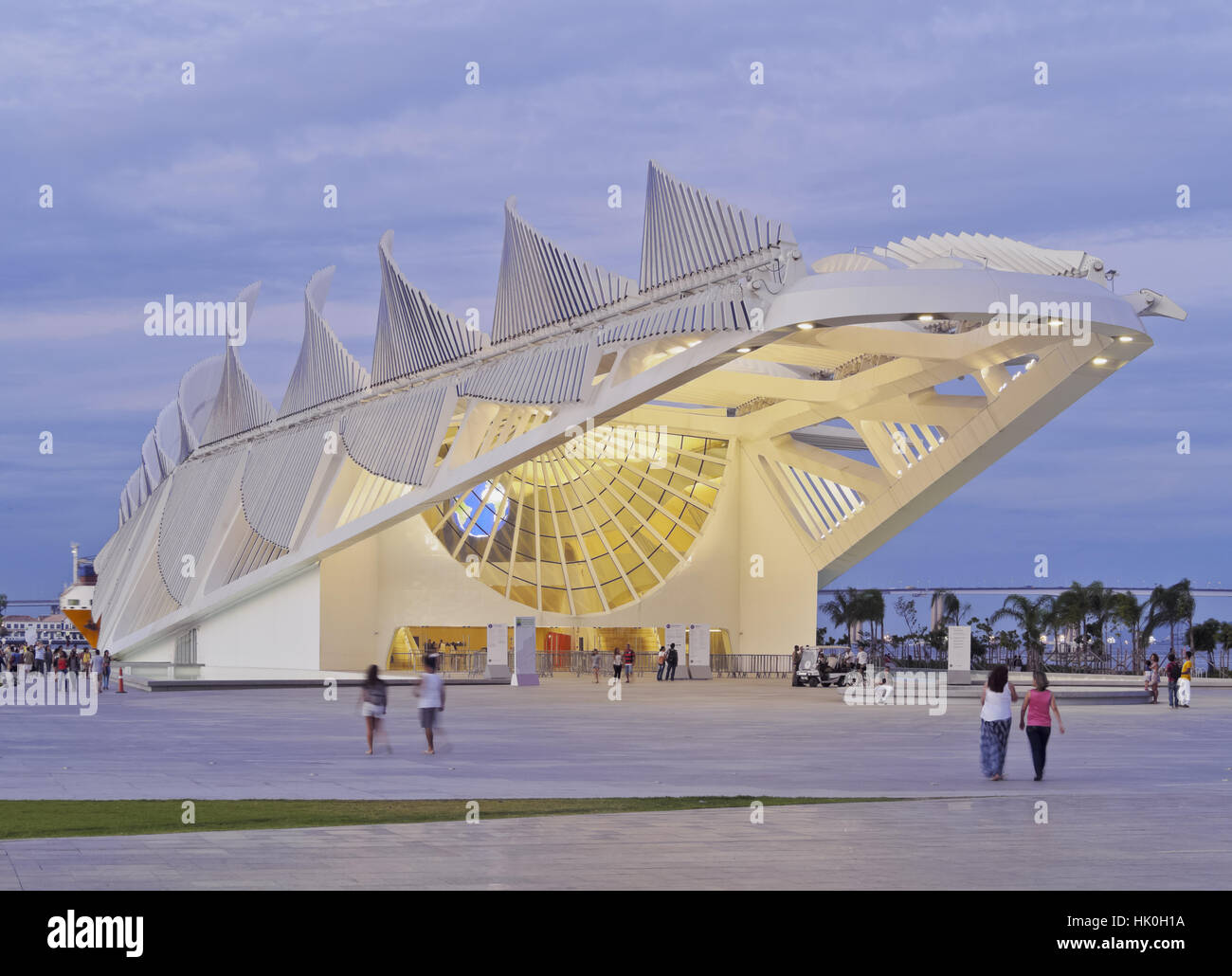 Twilight view of the Museum of Tomorrow (Museu do Amanha) by Santiago ...