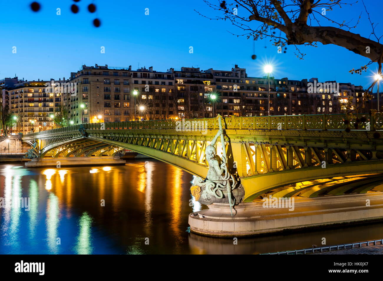 Mirabeau bridge paris france hi-res stock photography and images - Alamy