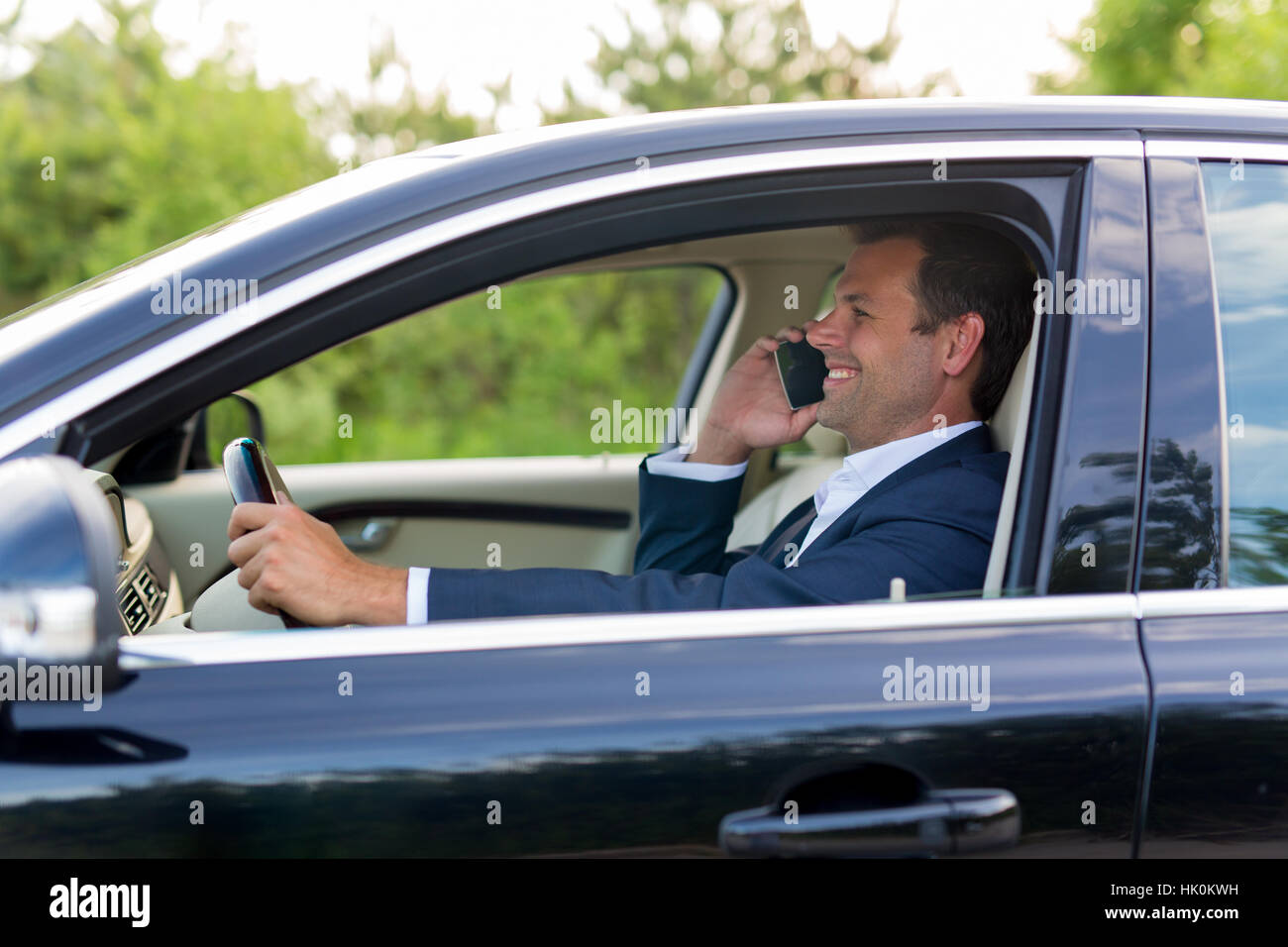 Man using cell phone while driving Stock Photo - Alamy