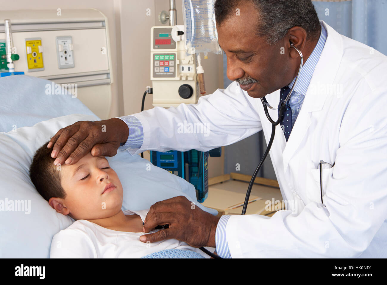 Doctor Examining Child Patient On Ward Stock Photo - Alamy