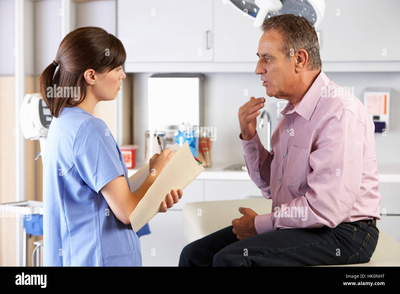 Patient visiting doctors office hi-res stock photography and images - Alamy