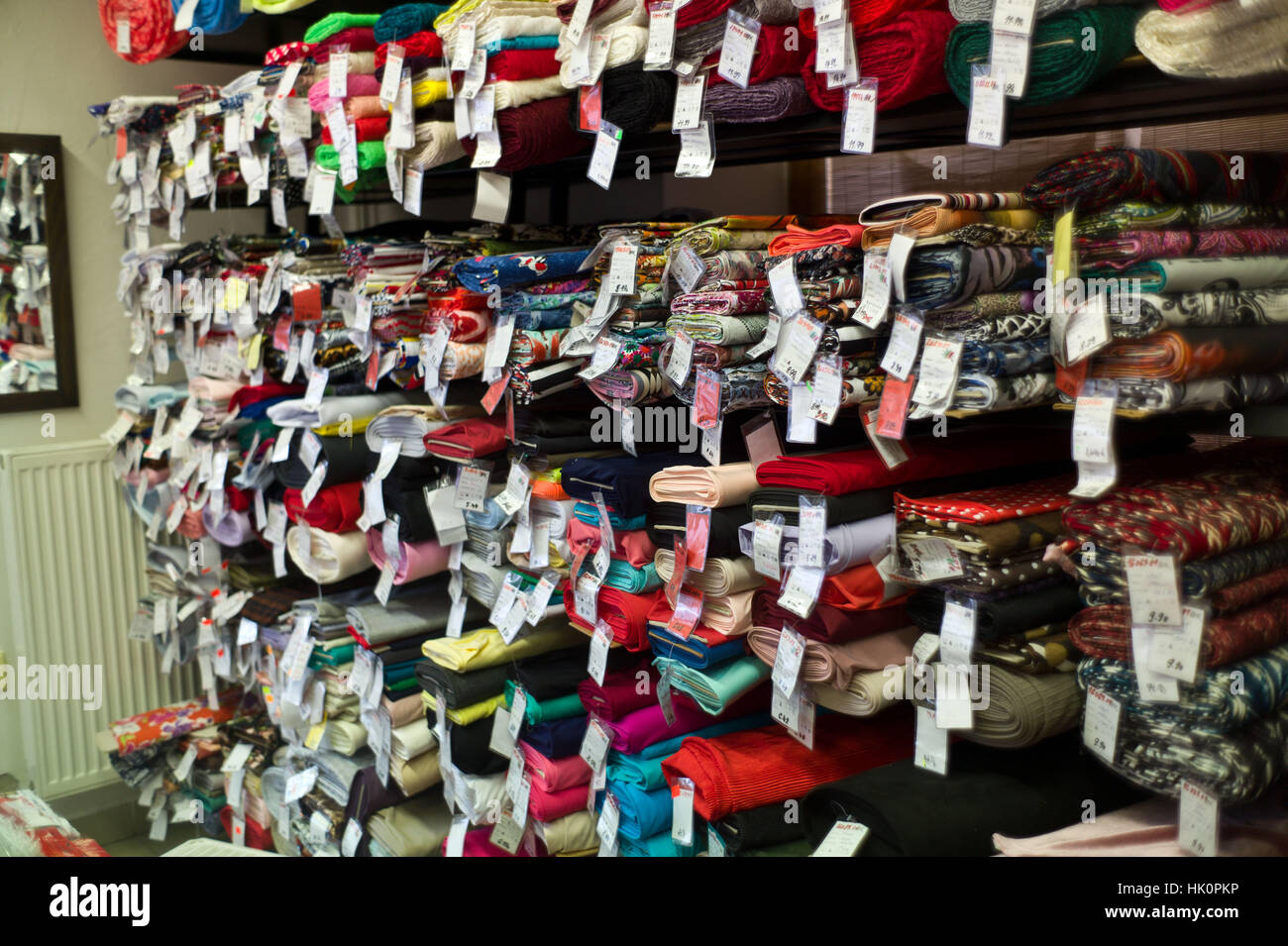 Cloth shop hi-res stock photography and images - Alamy