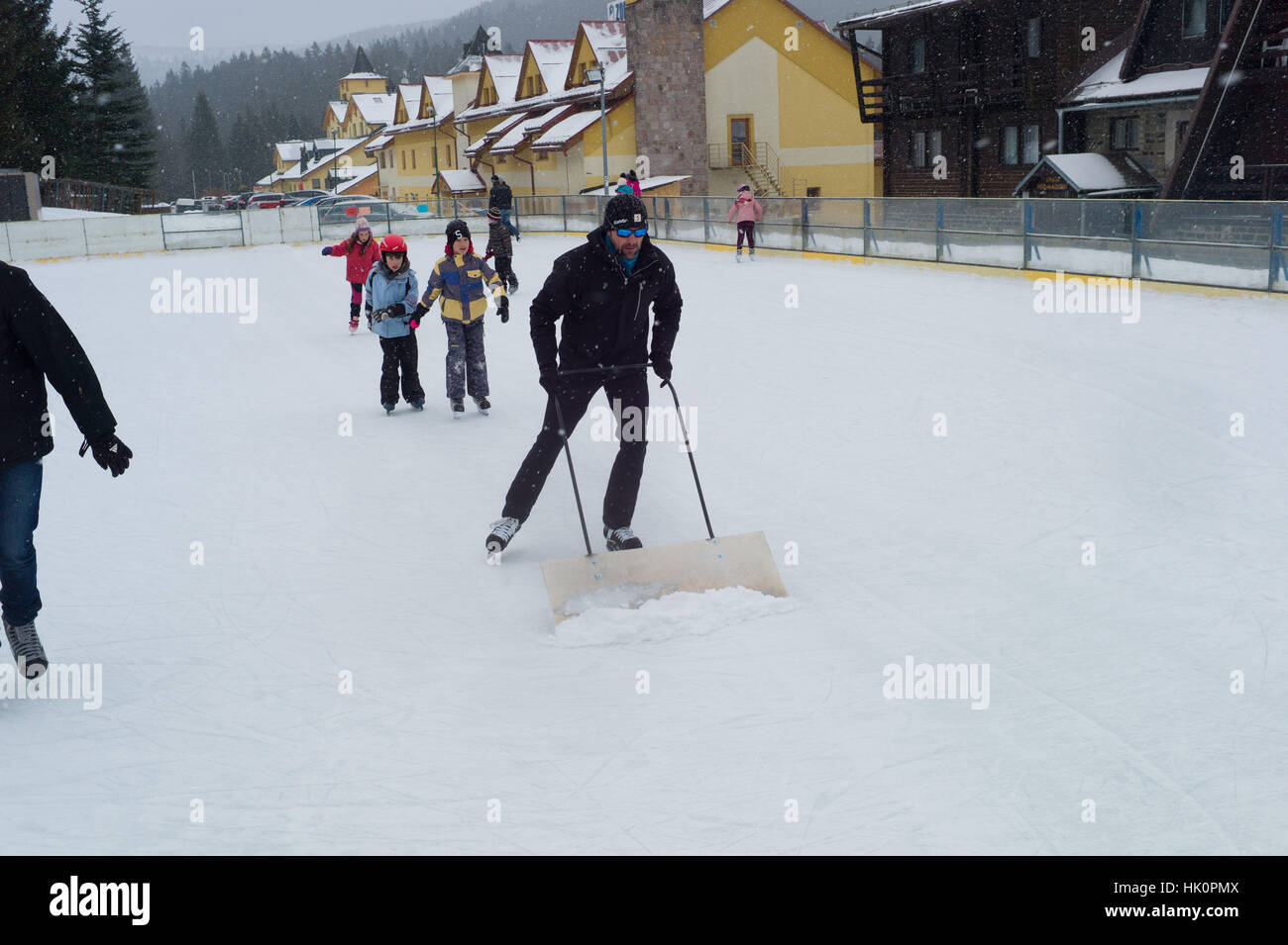 Clearing show from an outdoor ice skating rink in Donovaley, Nizke ...