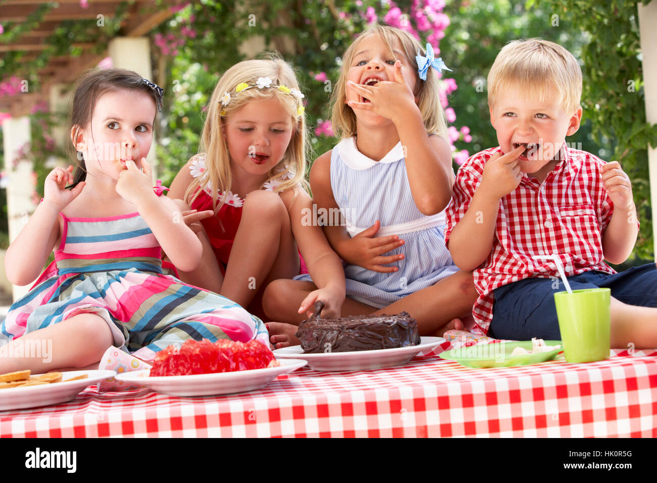 Children outdoor tea party hi-res stock photography and images - Alamy