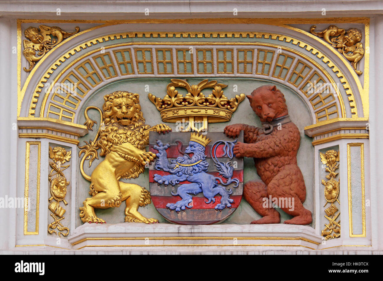 Heraldry lion hi-res stock photography and images - Alamy