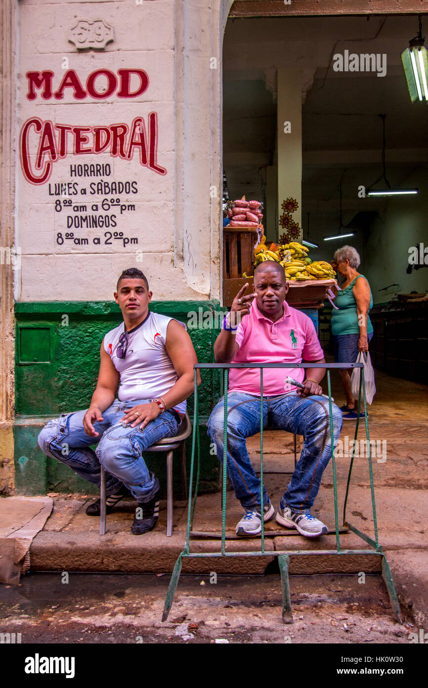 Urban photography in Havana, Cuba Stock Photo - Alamy