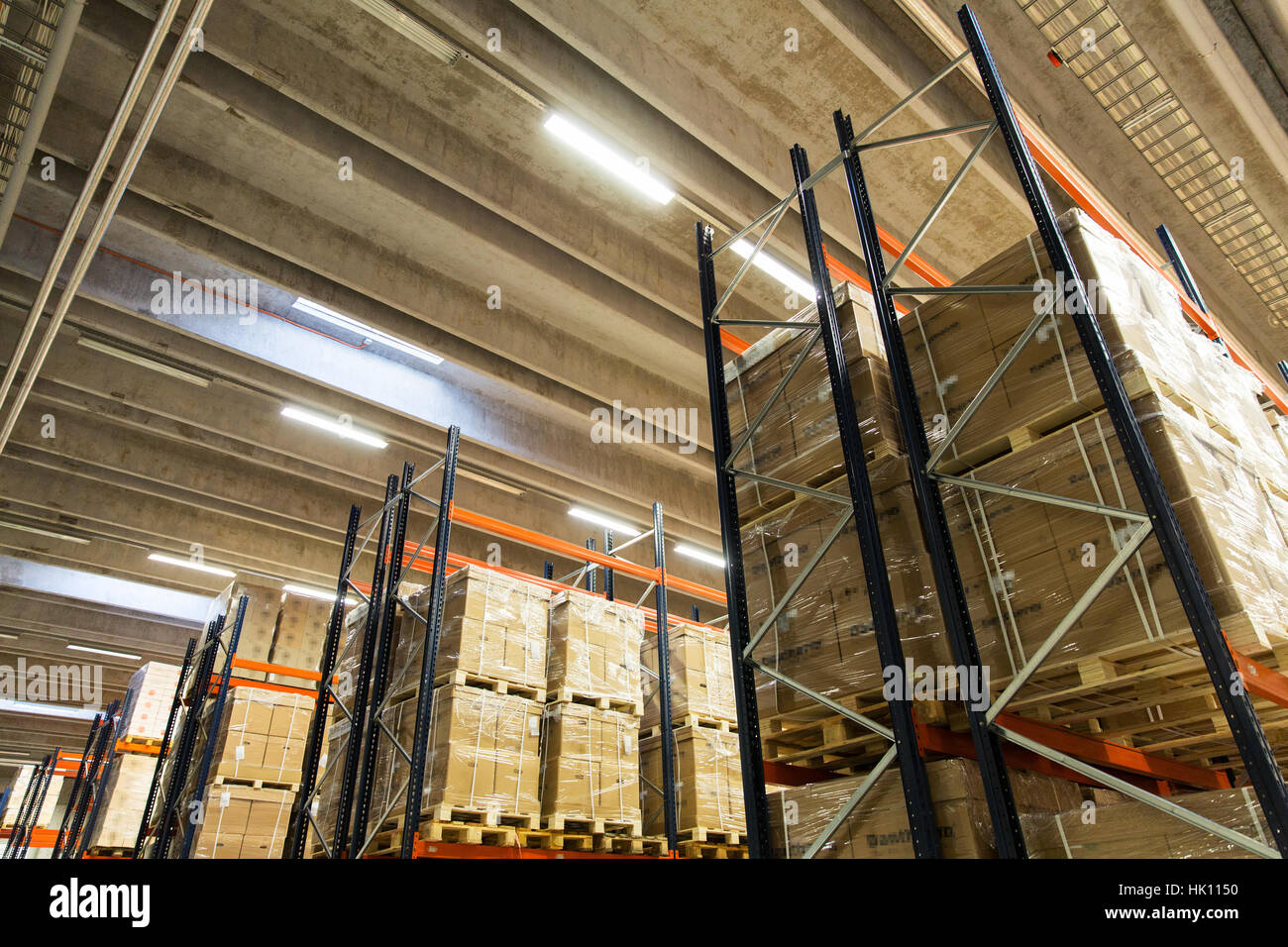 cargo boxes storing at warehouse shelves Stock Photo - Alamy