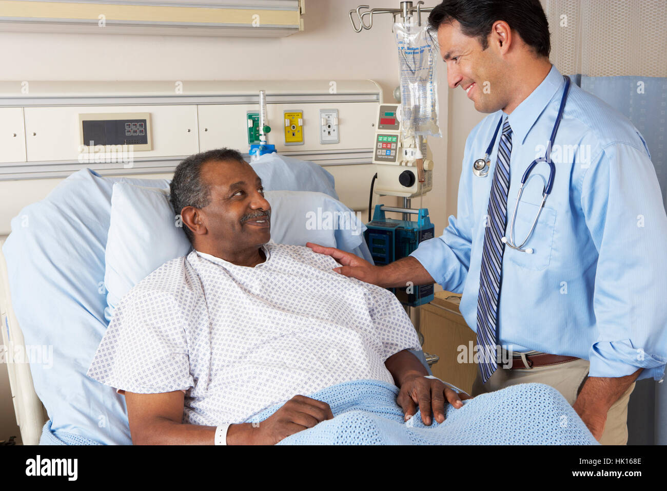 Doctor Visiting Senior Male Patient On Ward Stock Photo - Alamy