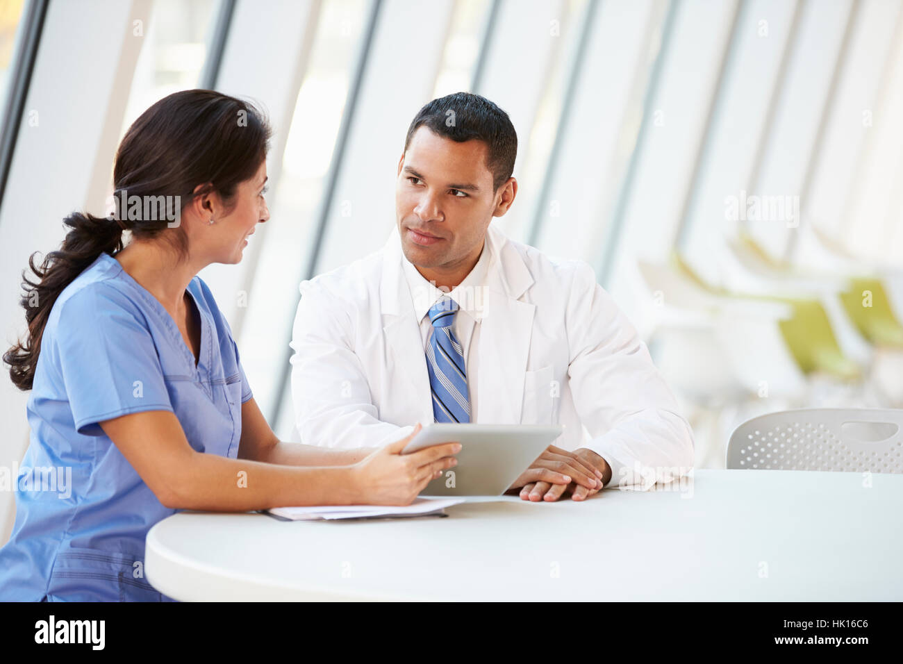 Doctor And Nurse Having Informal Meeting In Hospital Canteen Stock ...