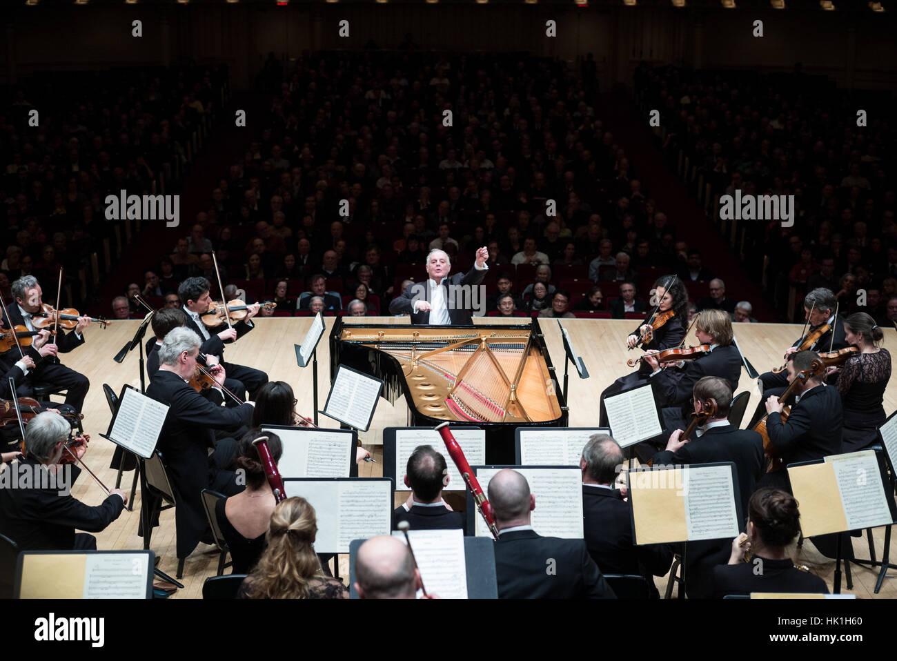 New York, USA. 23rd Jan, 2017. Conductor Daniel Barenboim (C) and the ...