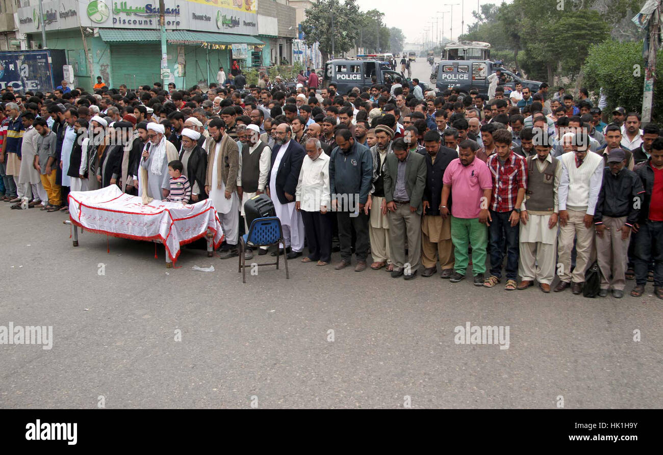Pakistan. 25th January 2017. Shiite Muslims are offering funeral ...