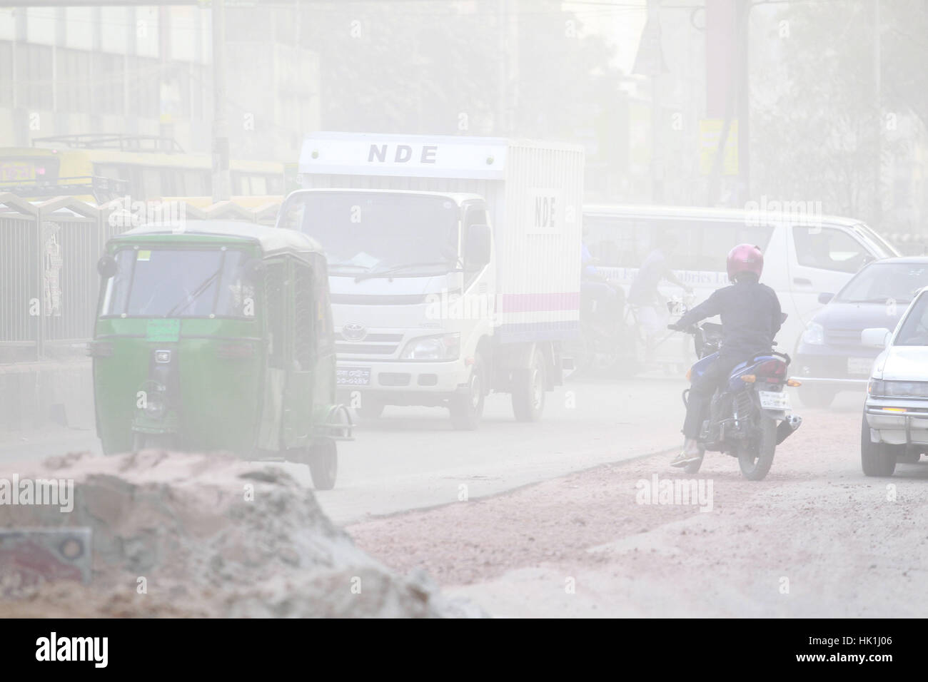 Dhaka, Bangladesh. 25th Jan, 2017. Dust pollution reaches an alarming ...