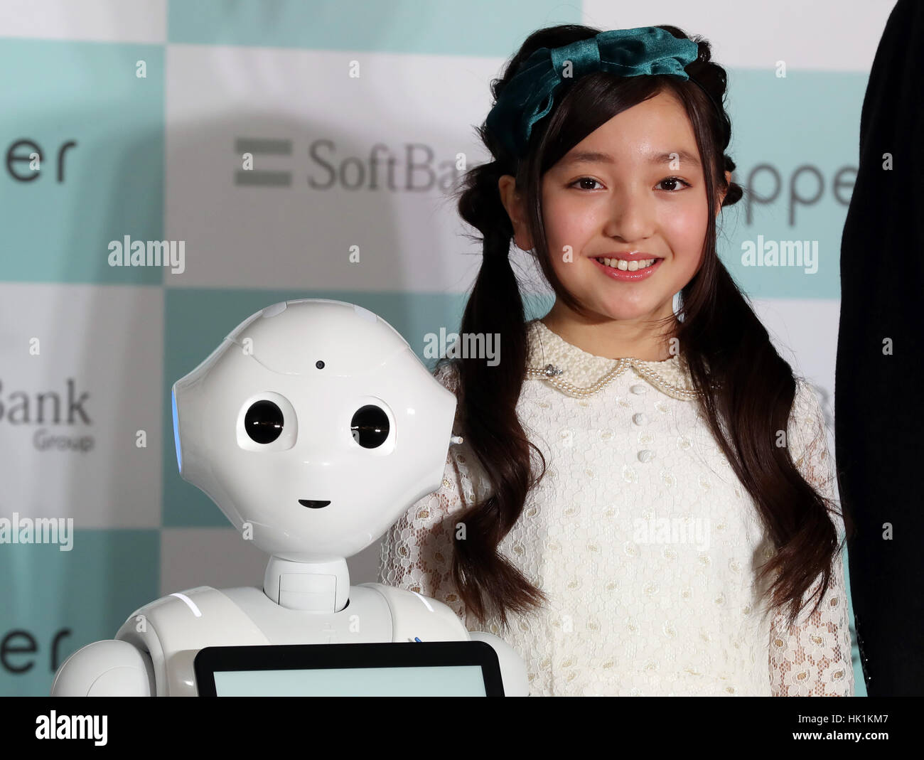 Tokyo, Japan. 25th Jan, 2017. 12-yea-old Japanese actress Kanon Tani (R ...