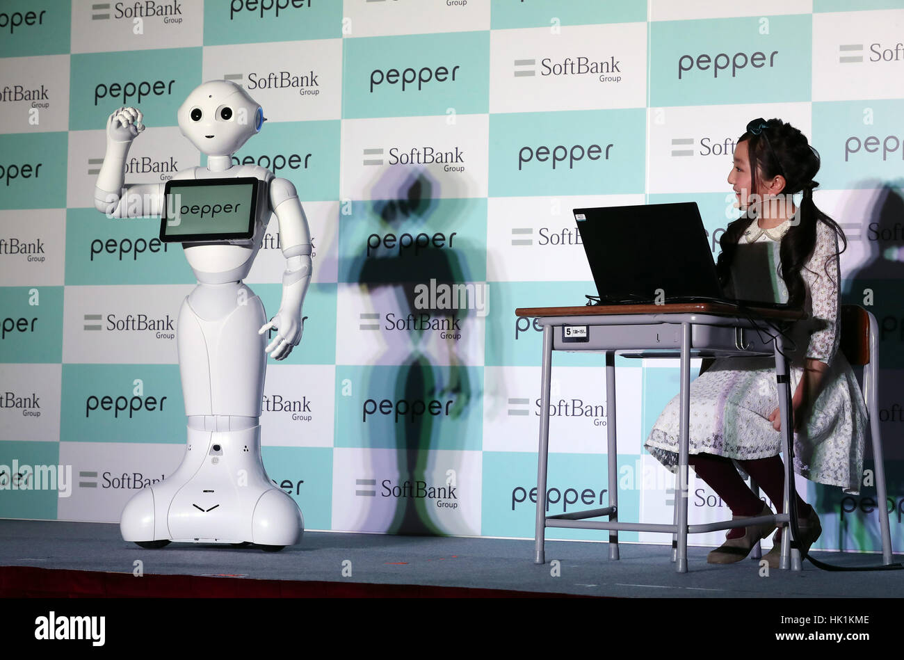 Tokyo, Japan. 25th Jan, 2017. 12-yea-old Japanese actress Kanon Tani (R ...