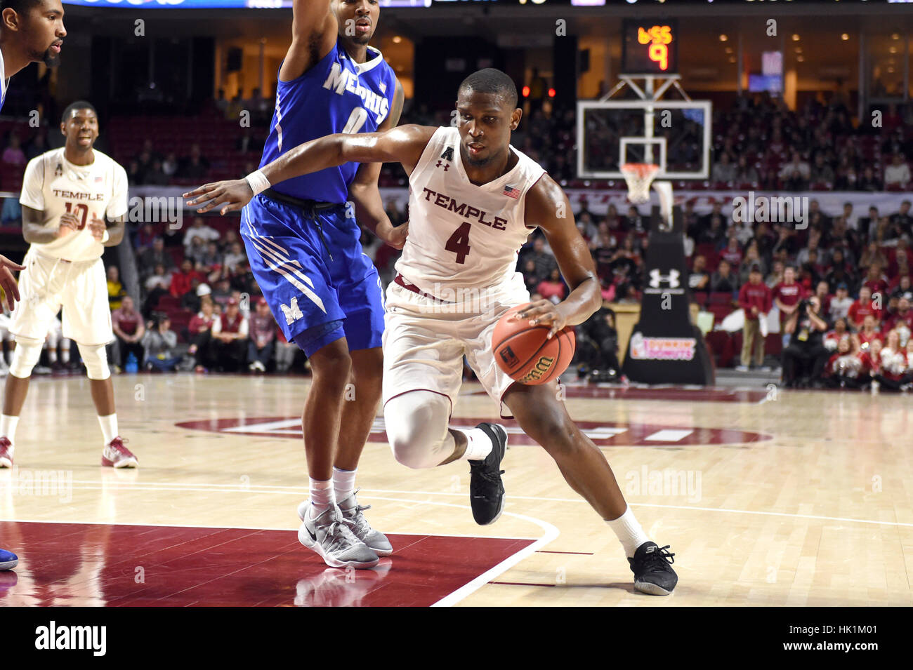 Philadelphia, Pennsylvania, USA. 25th Jan, 2017. Temple Owls guard ...
