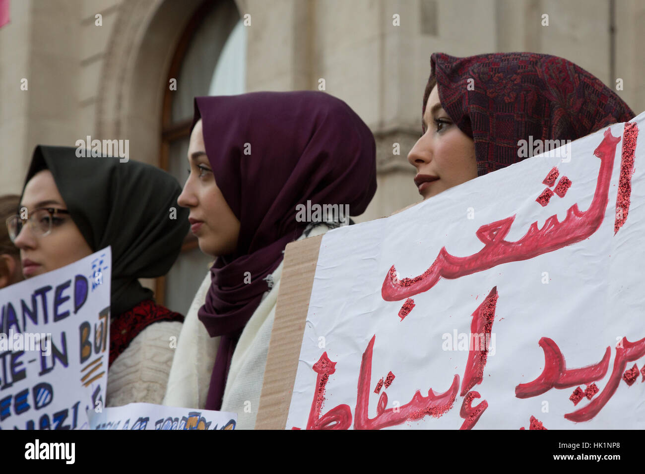 British muslim women hi-res stock photography and images - Alamy