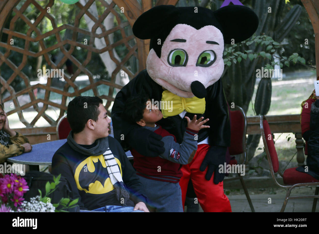 Cairo, Egypt. 5th Feb, 2017. Egyptian children play with a Mickey Mouse ...