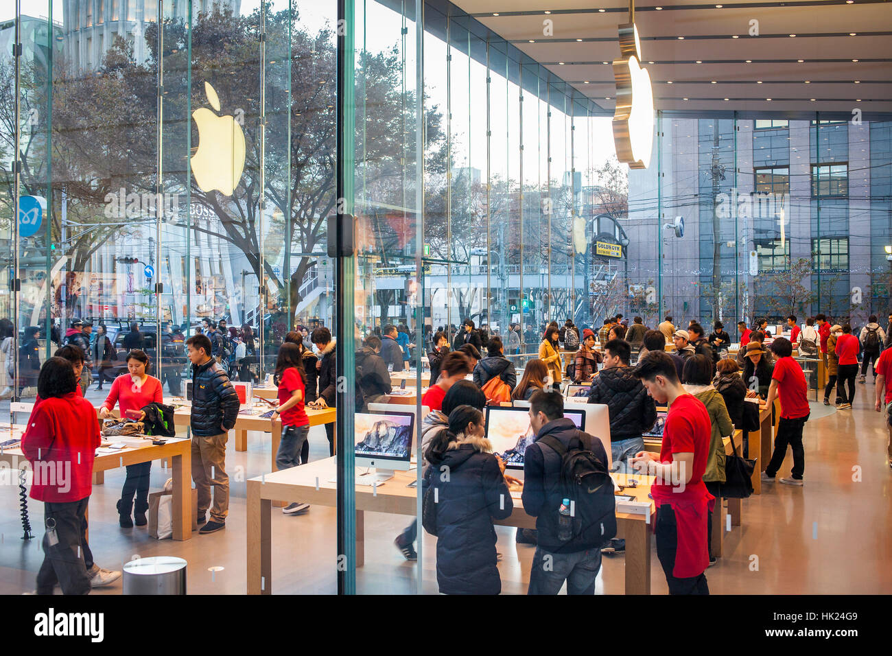 Apple store, Omotesando Avenue, Tokyo, Japan Stock Photo - Alamy