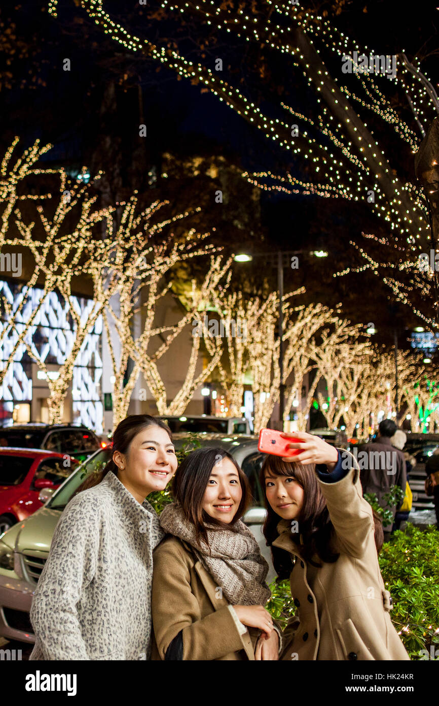 Tokyo girls night hi-res stock photography and images - Alamy