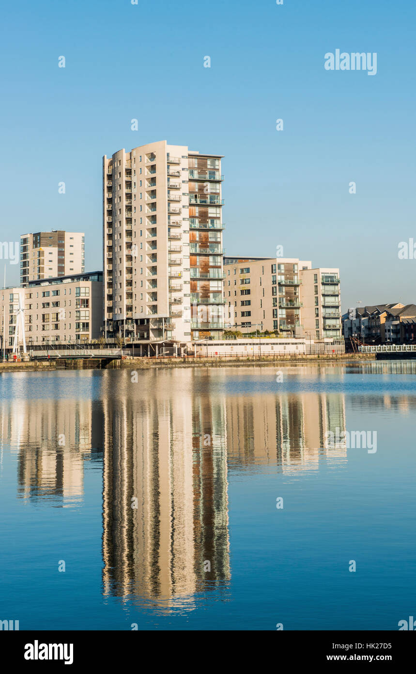 Modern apartment block cardiff hi-res stock photography and images - Alamy