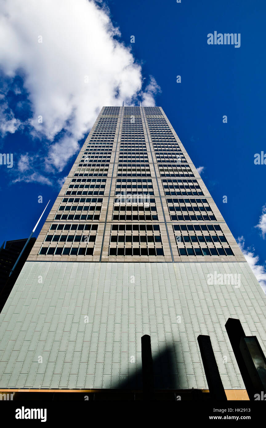 Skyscraper in Sydney Australia with blue sky and clouds Stock Photo - Alamy