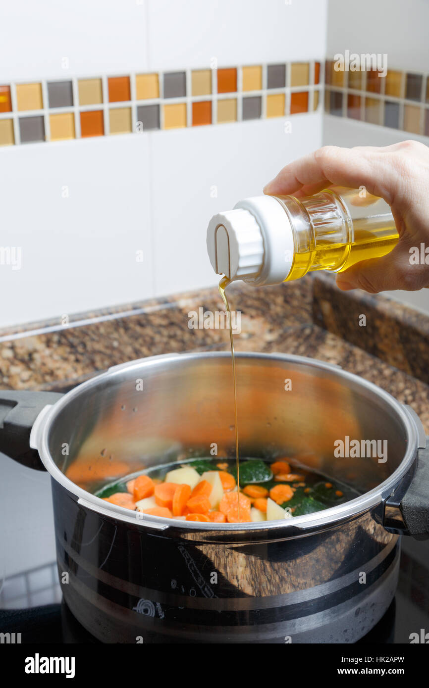 Cook woman stew hi-res stock photography and images - Alamy