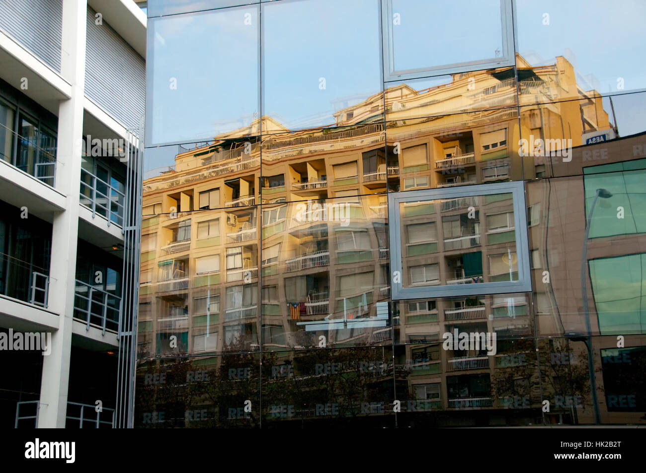 Barcelona buildings hi-res stock photography and images - Alamy