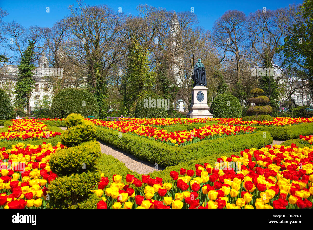 Cardiff statue hi-res stock photography and images - Alamy