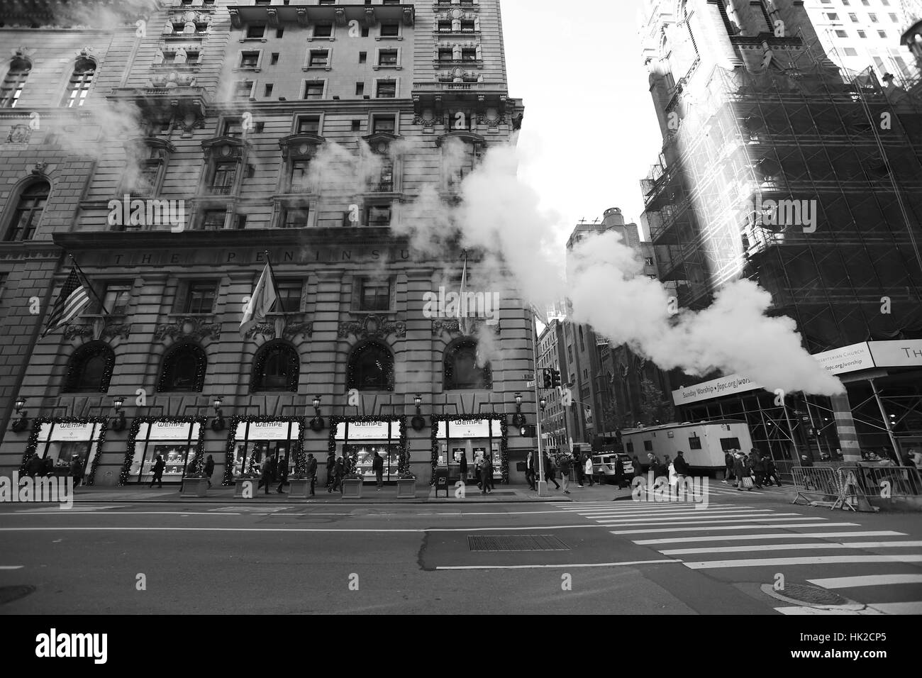 New york city street scenes 5th avenue hi-res stock photography and ...