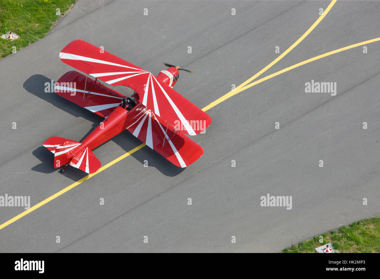 aerial perspective, upstairs, propeller, flight show, track, topview ...