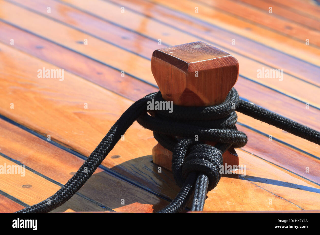 Mooring node closeup on wooden deck of a yacht Stock Photo - Alamy