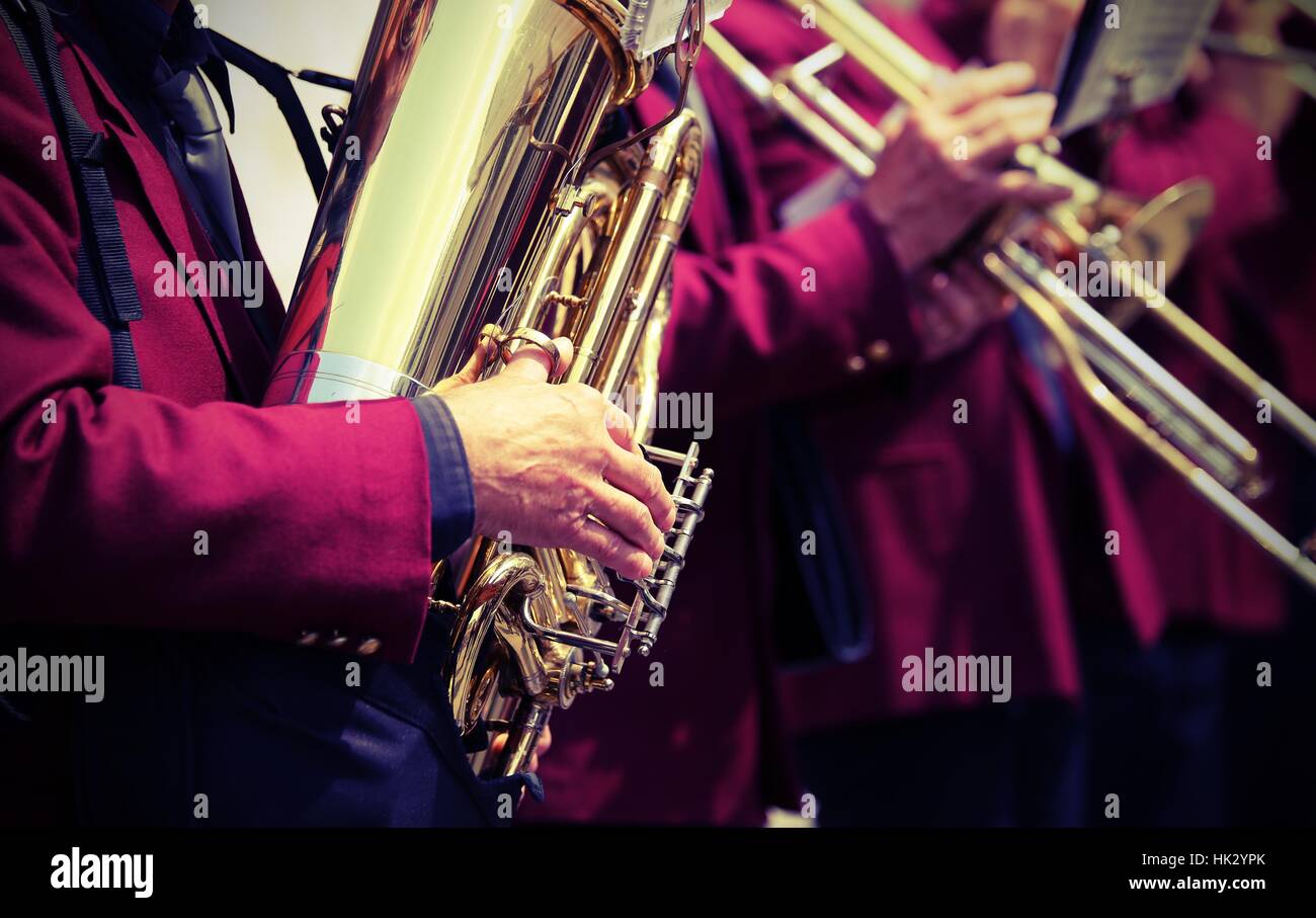 Old saxophone player hi-res stock photography and images - Alamy