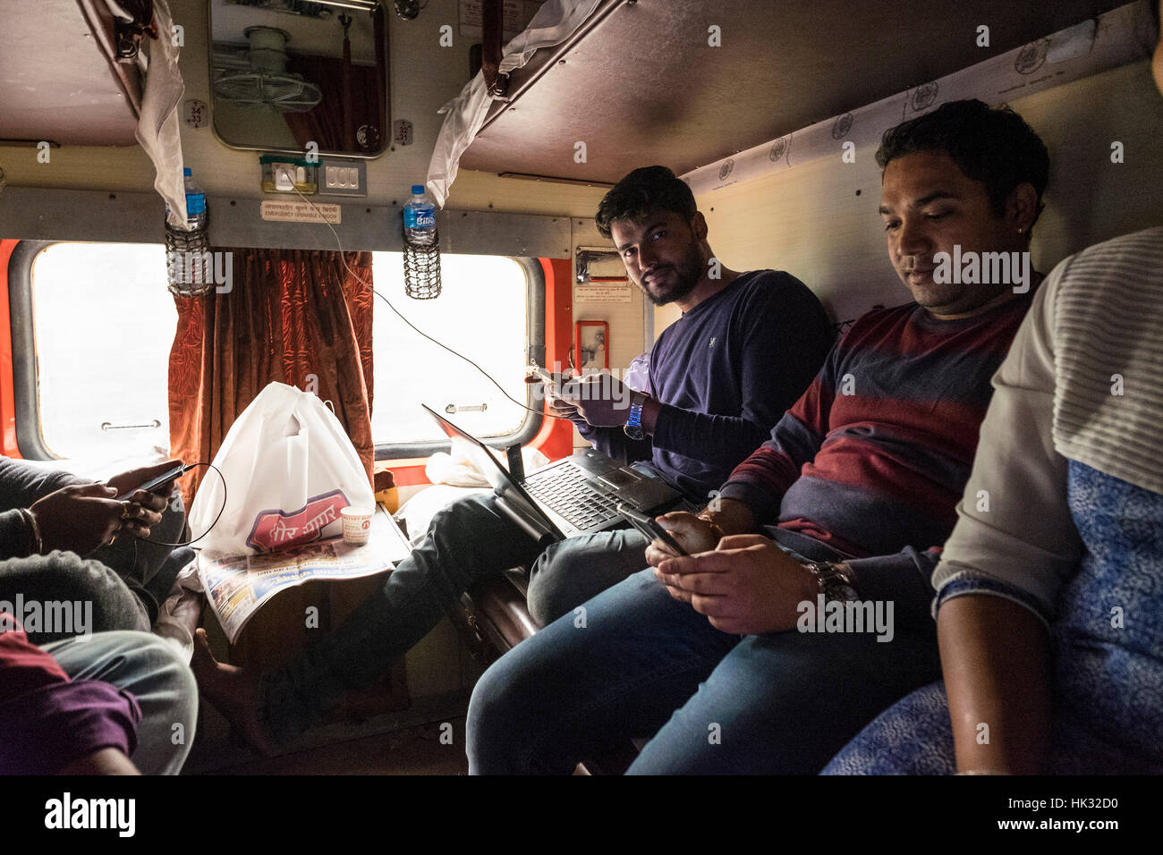 India varanasi kolkata train hi-res stock photography and images - Alamy