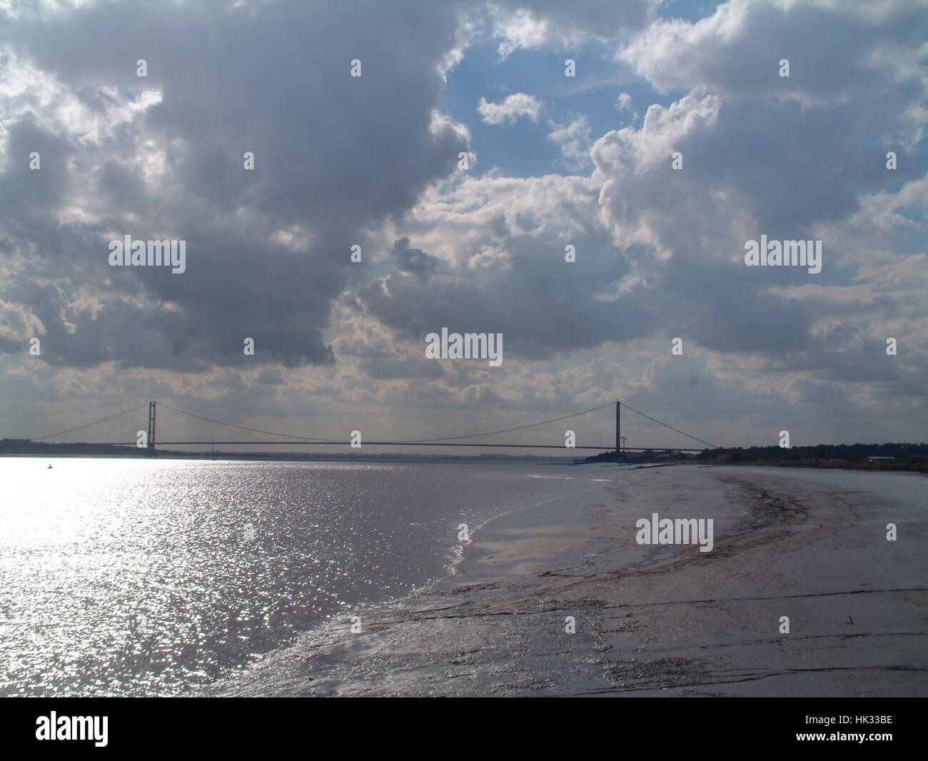 Humber bridge and foreshore Stock Photo - Alamy