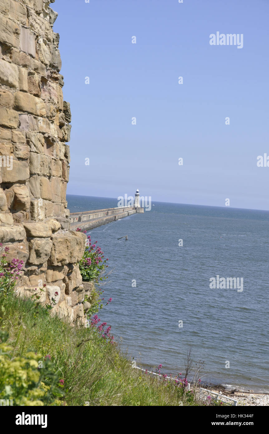 Tynemouth pier hi-res stock photography and images - Alamy
