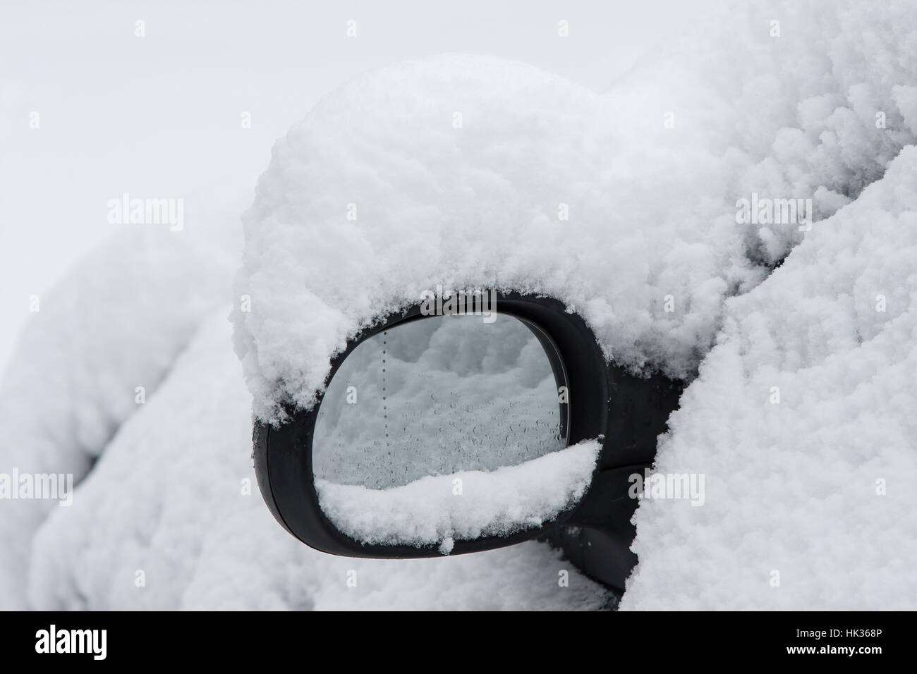 White car side mirror hi-res stock photography and images - Alamy