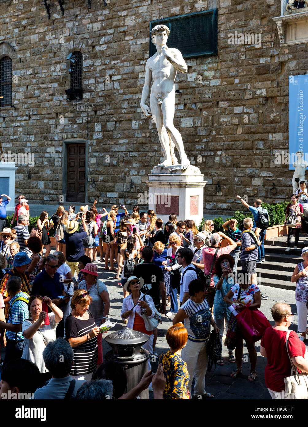 Replica of Michelangelo's statue of David, Palazzo Vecchio, Piazza ...