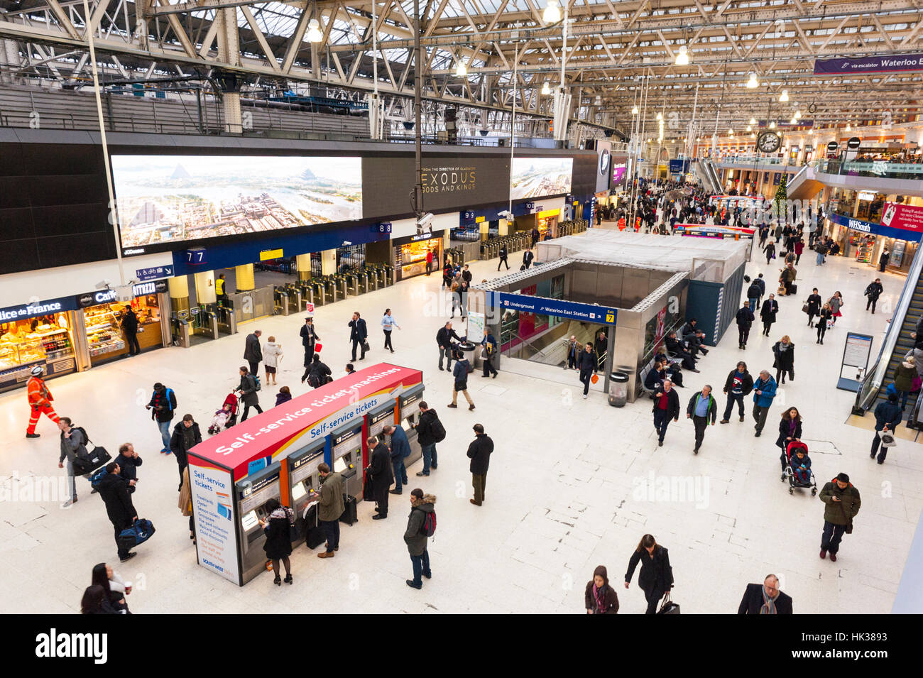 Waterloo station concourse hi-res stock photography and images - Alamy
