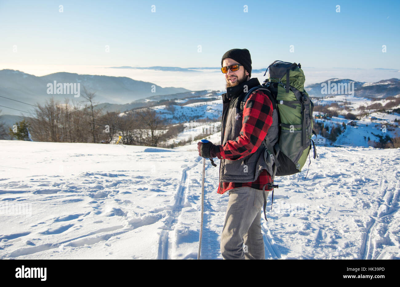 People climbing mountain hi-res stock photography and images - Alamy
