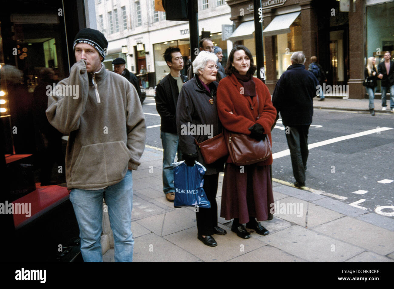 Onlookers during Fathers-4-Justice 'Day of the Dad' demonstration ...