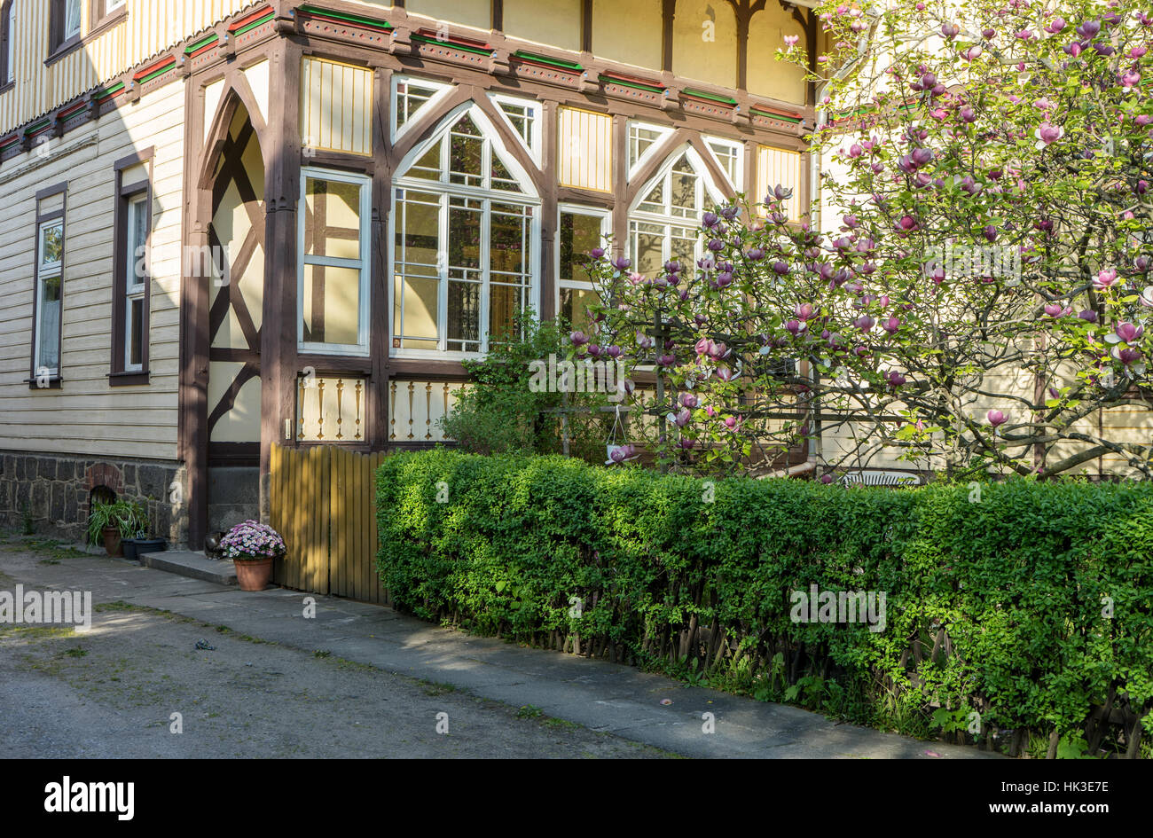 Magnolia tree house hi-res stock photography and images - Alamy