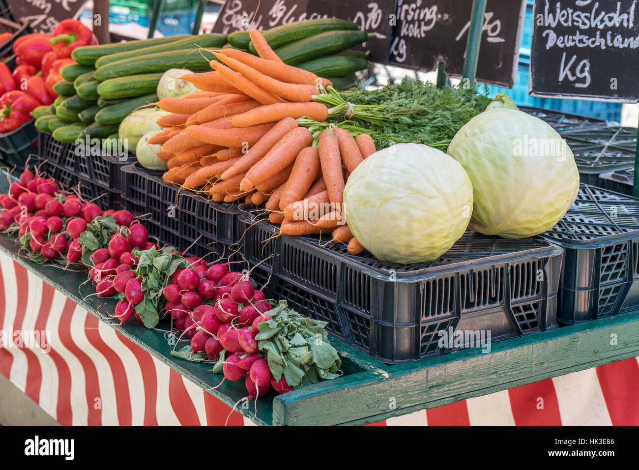 Market stand with fresh vegetables Stock Photo - Alamy