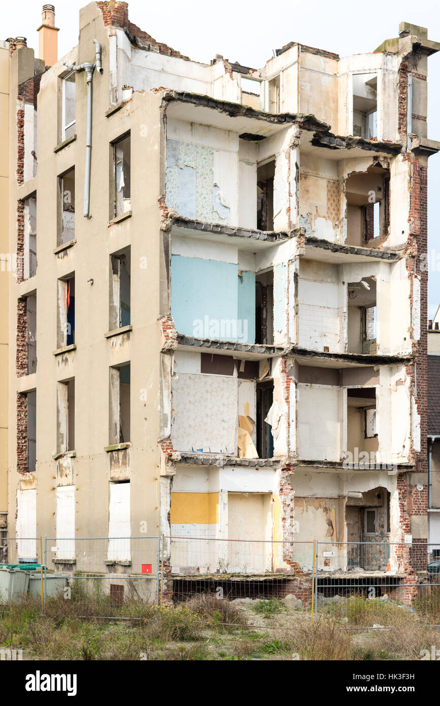 Shell of partially demolished building Stock Photo - Alamy