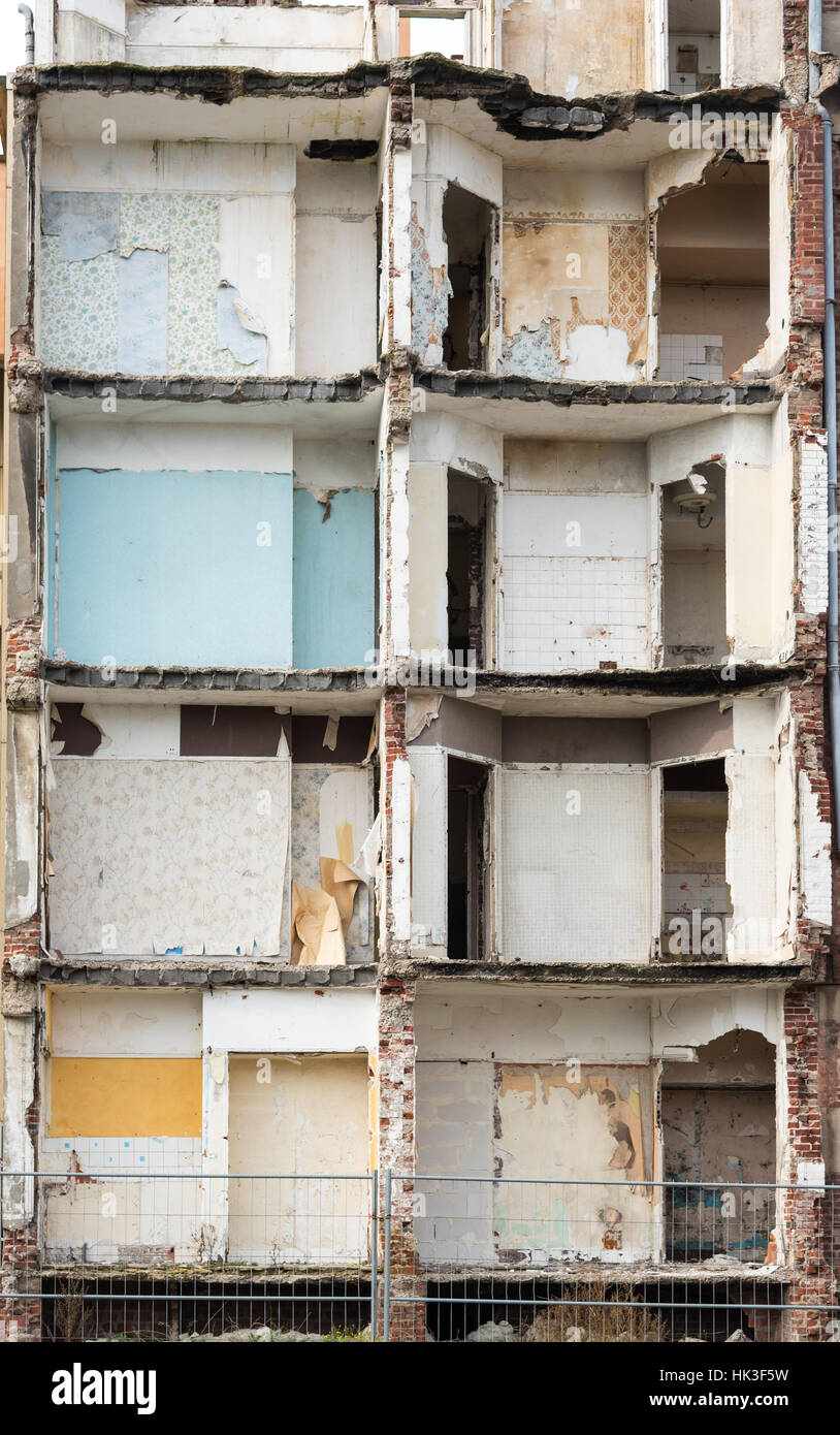 Shell of partially demolished building Stock Photo - Alamy