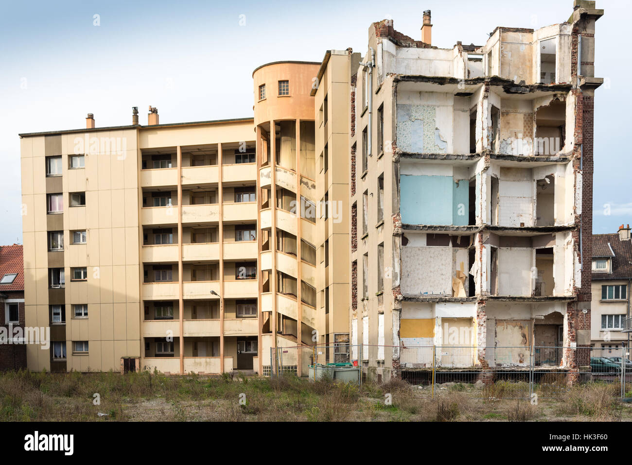 Shell of partially demolished building Stock Photo - Alamy