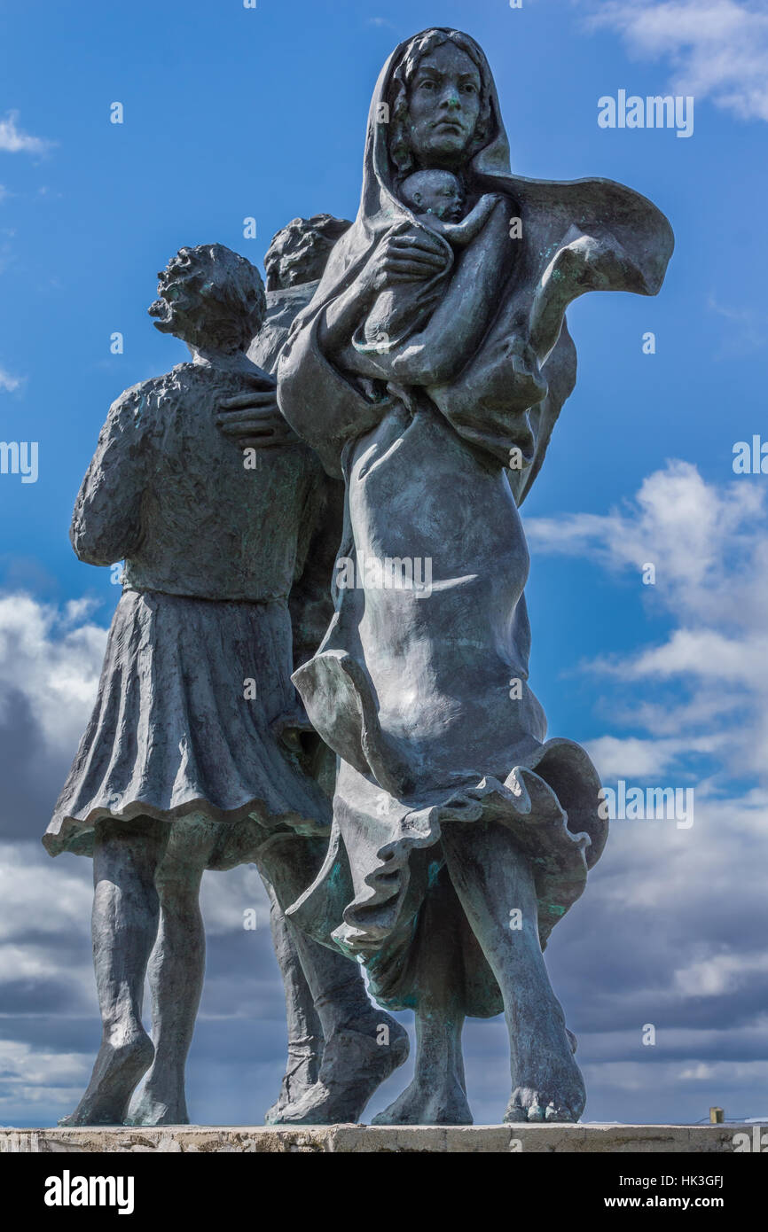 Closeup of Emigrant statue, female side, Helmsdale, Scotland Stock ...
