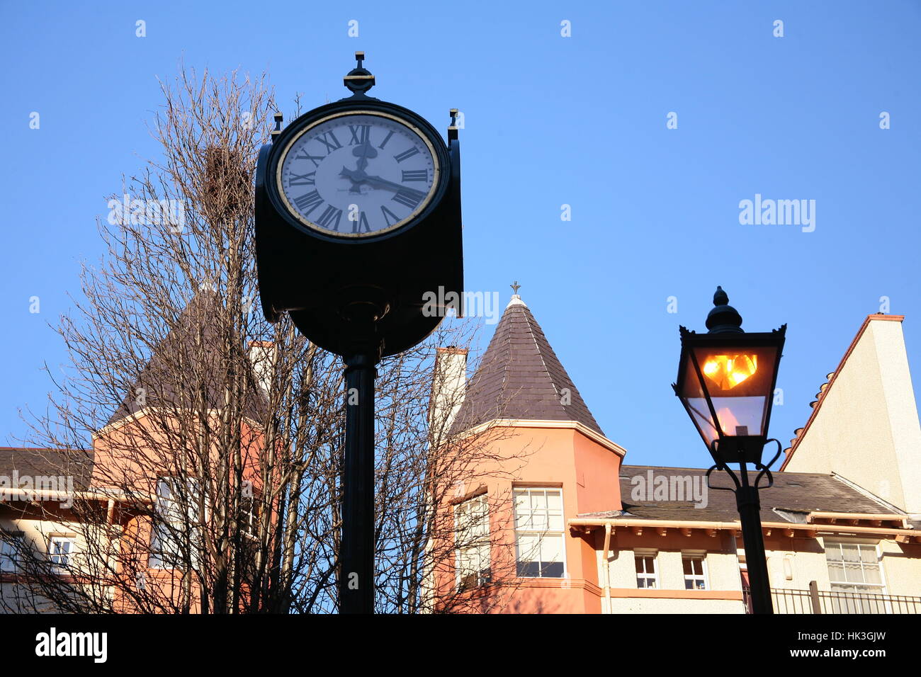 Traditional edinburgh tenement hi-res stock photography and images - Alamy