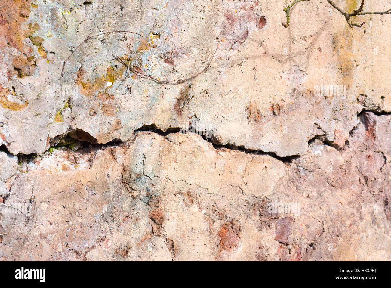 old Wall with fissure background Stock Photo - Alamy