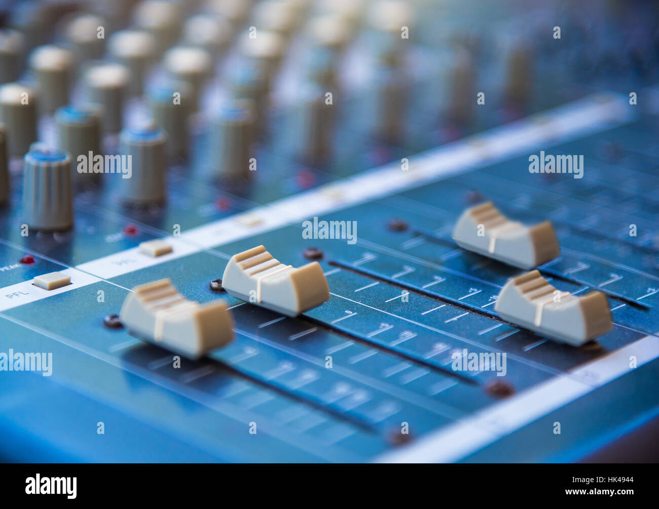 Sound engineer concert hi-res stock photography and images - Alamy