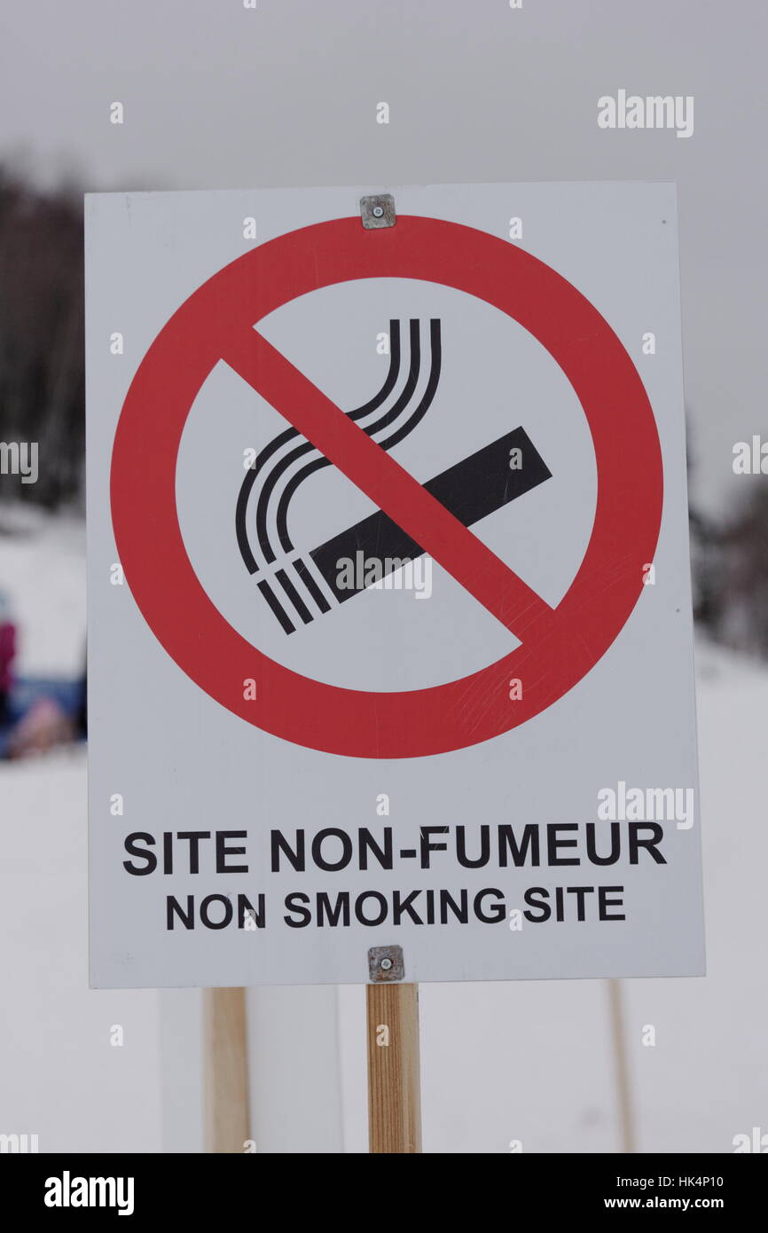 Sign for a no smoking outdoor site Stock Photo - Alamy